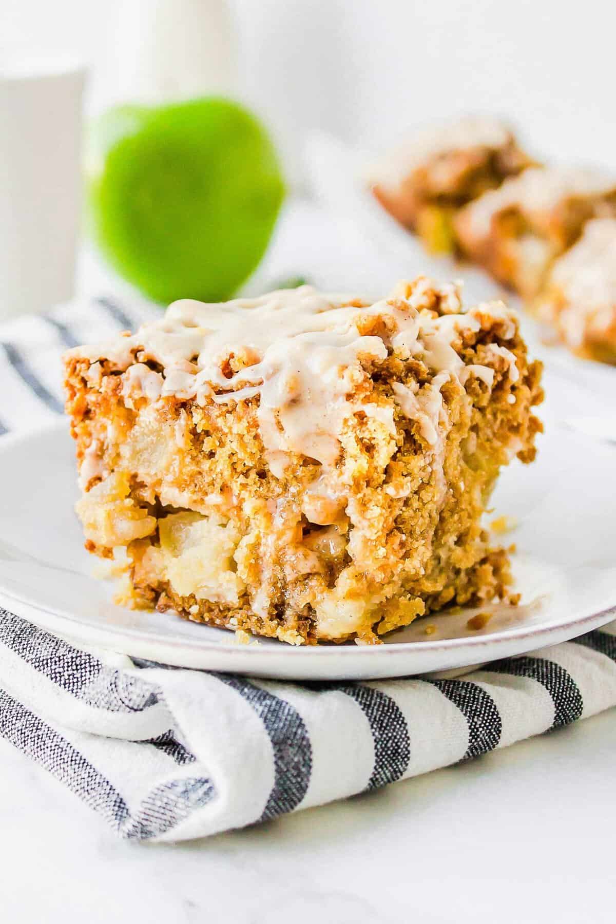 Apple Cider Coffee Cake - Apple Cider Recipes for Fall/Autumn